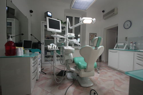 STUDI DENTISTICI DR VALTER LEROSE - Dr. V.LEROSE
